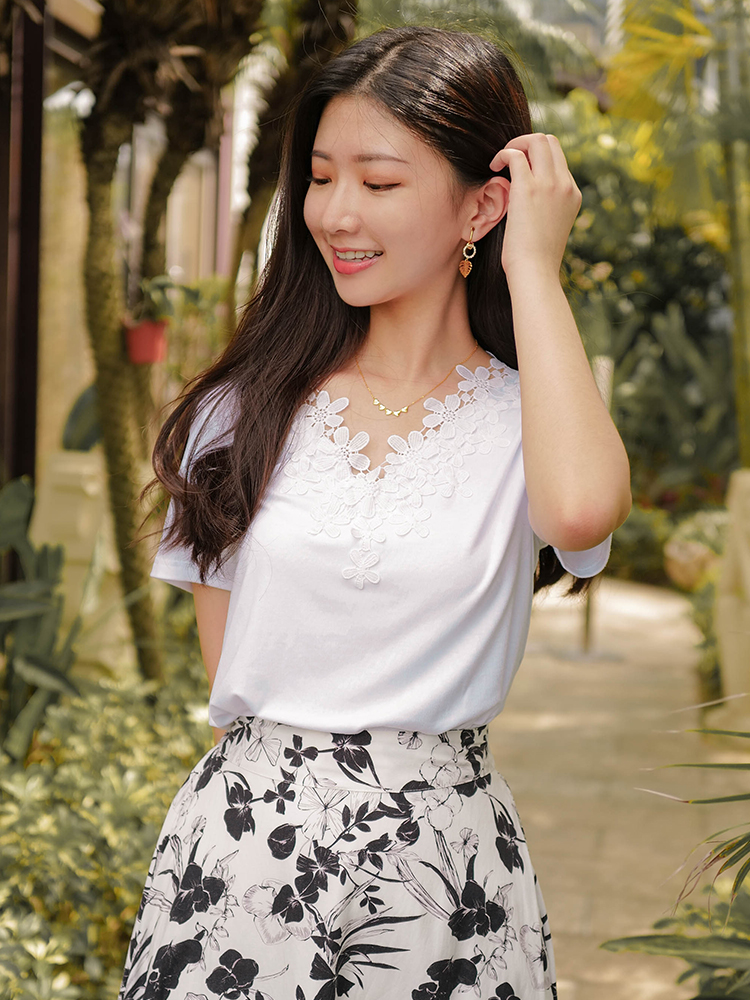 簍空花邊領短袖上衣 | Fancy Made